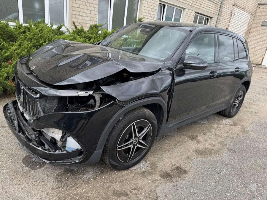 Black Mercedes-Benz EQB 2024 in Gargzdai, with an engine capacity of 0.00 L and mileage of 82 thousand km for 18500 €, photo 4 on AUTOMOTO.COM.LV