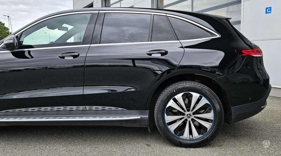 Black Mercedes-Benz EQC 2020 in Klaipeda, with an engine capacity of 0.00 L and mileage of 108 thousand km for 33000 €, photo 13 on AUTOMOTO.COM.LV