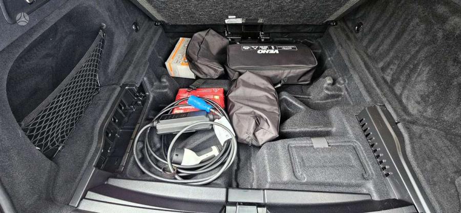 Black Mercedes-Benz EQC 2020 in Klaipeda, with an engine capacity of 0.00 L and mileage of 108 thousand km for 33000 €, photo 43 on AUTOMOTO.COM.LV