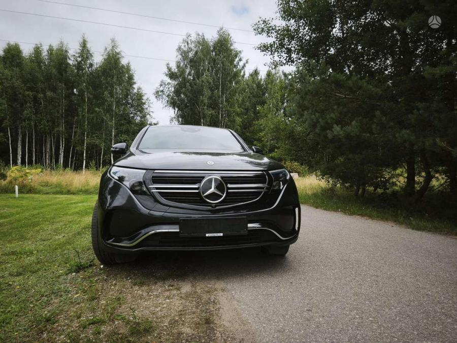 Черный Мерседес EQC 2020 в Вильнюс, объемом двигателя 0.00 л и пробегом 60 тыс. км за 37500 €, фото 1 на AUTOMOTO.COM.LV