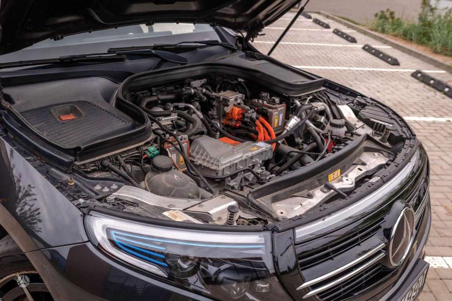 Black Mercedes-Benz EQC 2021 in Klaipeda, with an engine capacity of 0.00 L and mileage of 109 thousand km for 38600 €, photo 37 on AUTOMOTO.COM.LV