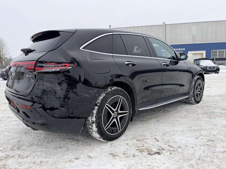 Melns Mercedes-Benz EQC 2022 Šauļi, ar dzinēja tilpumu 0.00 L un nobraukumu 75 tūkst. km par 25400 €, foto 4 vietnē AUTOMOTO.COM.LV