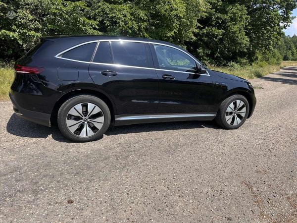 Melns Mercedes-Benz EQC 2022 Viļņa, ar dzinēja tilpumu 0.00 L un nobraukumu 65 tūkst. km par 48000 €, foto 2 vietnē AUTOMOTO.COM.LV