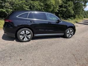 Melns Mercedes-Benz EQC 2022 Viļņa, ar dzinēja tilpumu 0.00 L un nobraukumu 65 tūkst. km par 48000 €, foto 3 vietnē AUTOMOTO.COM.LV