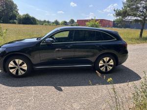 Melns Mercedes-Benz EQC 2022 Viļņa, ar dzinēja tilpumu 0.00 L un nobraukumu 65 tūkst. km par 48000 €, foto 4 vietnē AUTOMOTO.COM.LV