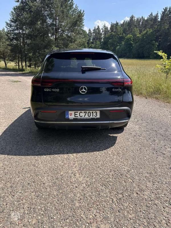 Melns Mercedes-Benz EQC 2022 Viļņa, ar dzinēja tilpumu 0.00 L un nobraukumu 65 tūkst. km par 48000 €, foto 4 vietnē AUTOMOTO.COM.LV