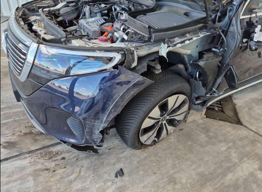 Zils Mercedes-Benz EQC 2022 Klaipėda, ar dzinēja tilpumu 0.00 L un nobraukumu 84 tūkst. km par 11200 €, foto 14 vietnē AUTOMOTO.COM.LV