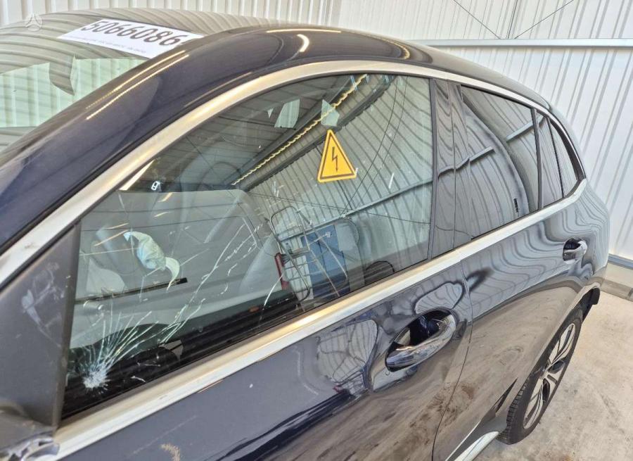 Zils Mercedes-Benz EQC 2022 Klaipėda, ar dzinēja tilpumu 0.00 L un nobraukumu 84 tūkst. km par 11200 €, foto 24 vietnē AUTOMOTO.COM.LV