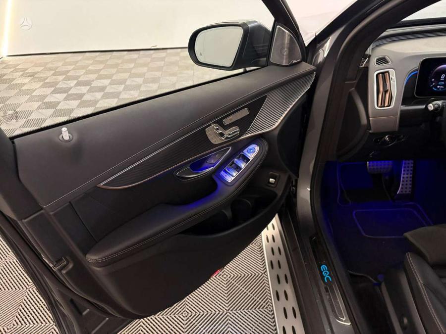 Grey Mercedes-Benz EQC 2020 in Marijampole, with an engine capacity of 0.00 L and mileage of 177 thousand km for 25999 €, photo 5 on AUTOMOTO.COM.LV