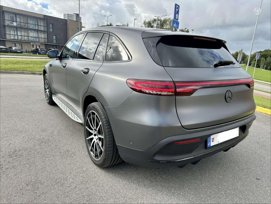 Pelēks Mercedes-Benz EQC 2021 Viļņa, ar dzinēja tilpumu 0.00 L un nobraukumu 151 tūkst. km par 34490 €, foto 3 vietnē AUTOMOTO.COM.LV