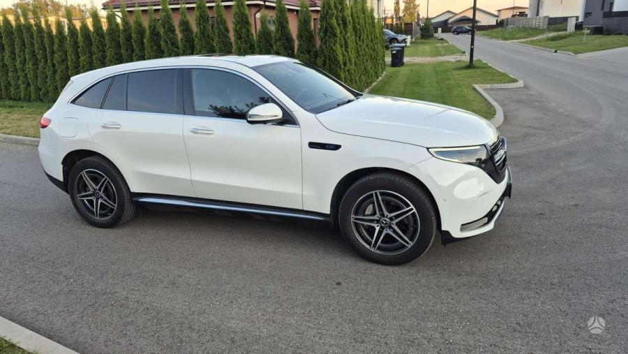 White Mercedes-Benz EQC 2020 in Vilnius, with an engine capacity of 0.00 L and mileage of 110 thousand km for 32200 €, photo 3 on AUTOMOTO.COM.LV