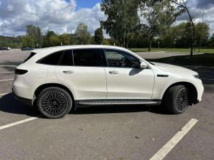 White Mercedes-Benz EQC 2021 in Kaunas, with an engine capacity of 0.00 L and mileage of 77 thousand km for 35900 €, photo 3 on AUTOMOTO.COM.LV
