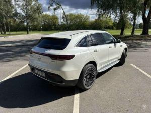 White Mercedes-Benz EQC 2021 in Kaunas, with an engine capacity of 0.00 L and mileage of 77 thousand km for 35900 €, photo 4 on AUTOMOTO.COM.LV