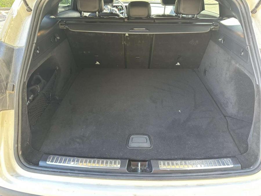 White Mercedes-Benz EQC 2021 in Kaunas, with an engine capacity of 0.00 L and mileage of 77 thousand km for 35900 €, photo 12 on AUTOMOTO.COM.LV