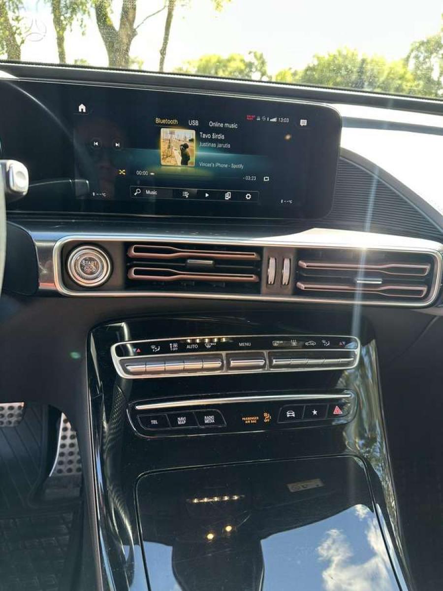 White Mercedes-Benz EQC 2021 in Kaunas, with an engine capacity of 0.00 L and mileage of 77 thousand km for 35900 €, photo 15 on AUTOMOTO.COM.LV