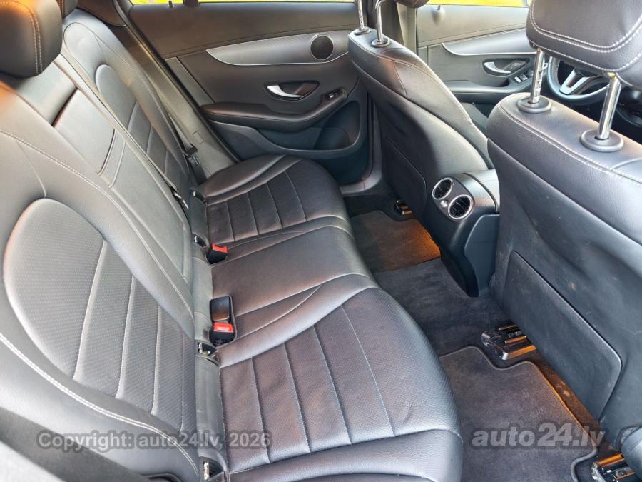 White Mercedes-Benz EQC 2021 in Tallinn, with an engine capacity of 0.00 L and mileage of 78 thousand km for 31990 €, photo 16 on AUTOMOTO.COM.LV