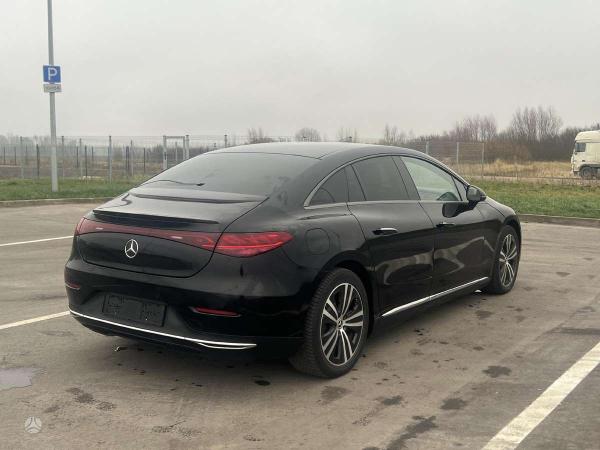 Black Mercedes-Benz EQE 2022 in Kaunas, with an engine capacity of 0.00 L and mileage of 200 thousand km for 28600 €, photo 2 on AUTOMOTO.COM.LV