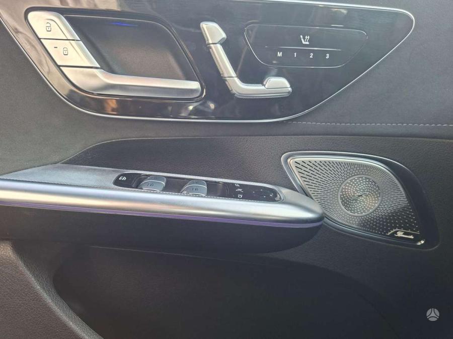 Black Mercedes-Benz EQE 2022 in Kaunas, with an engine capacity of 0.00 L and mileage of 127 thousand km for 38500 €, photo 18 on AUTOMOTO.COM.LV