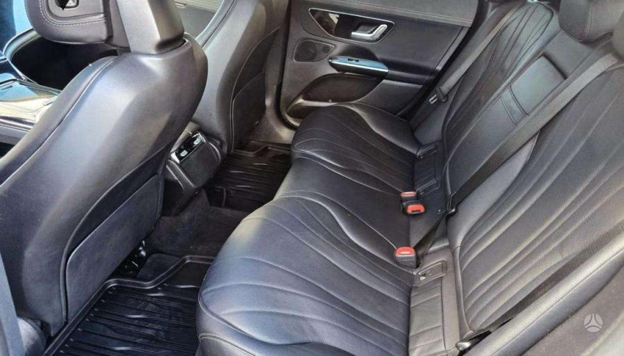 Melns Mercedes-Benz EQE 2022 Viļņa, ar dzinēja tilpumu 0.00 L un nobraukumu 108 tūkst. km par 40042 €, foto 11 vietnē AUTOMOTO.COM.LV