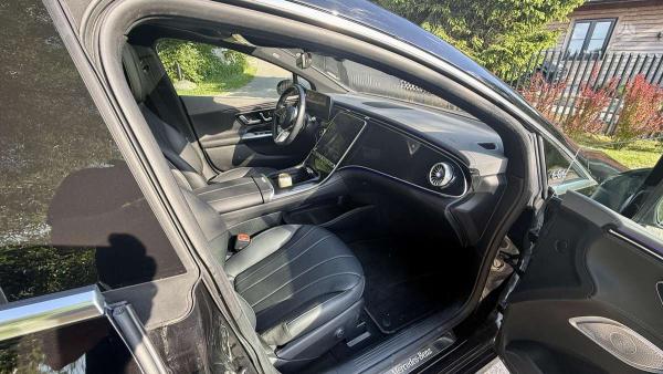Black Mercedes-Benz EQE 2023 in Vilnius, with an engine capacity of 0.00 L and mileage of 20 thousand km for 43500 €, photo 10 on AUTOMOTO.COM.LV
