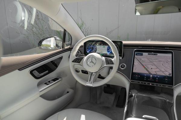 Pelēks Mercedes-Benz EQE 2023 Viļņa, ar dzinēja tilpumu 0.00 L un nobraukumu 19 tūkst. km par 46900 €, foto 10 vietnē AUTOMOTO.COM.LV