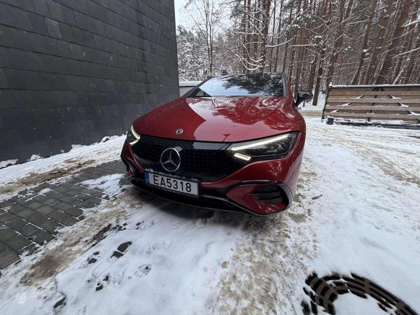 Red Mercedes-Benz EQE 2022 in Vilnius, with an engine capacity of 0.00 L and mileage of 74 thousand km for 48900 €, photo 1 on AUTOMOTO.COM.LV