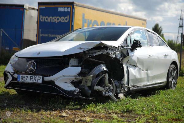 Balts Mercedes-Benz EQE 2022 Tallina, ar dzinēja tilpumu 0.00 L un nobraukumu 52 tūkst. km par 15000 €, foto 4 vietnē AUTOMOTO.COM.LV