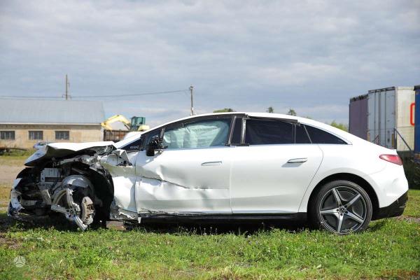 Balts Mercedes-Benz EQE 2022 Tallina, ar dzinēja tilpumu 0.00 L un nobraukumu 52 tūkst. km par 15000 €, foto 5 vietnē AUTOMOTO.COM.LV