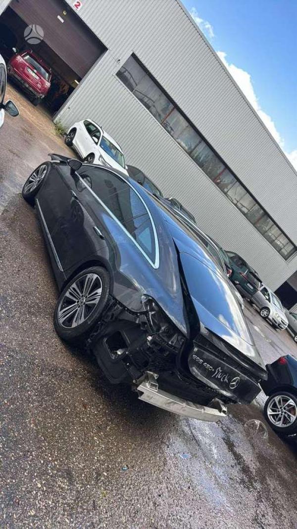 Black Mercedes-Benz EQS 2022 in Vilnius, with an engine capacity of 0.00 L and mileage of 90 thousand km for 25000 €, photo 6 on AUTOMOTO.COM.LV