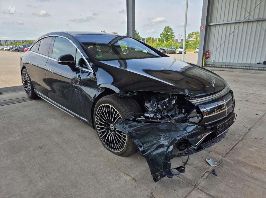Green Mercedes-Benz EQS 2025 in Klaipeda, with an engine capacity of 0.00 L and mileage of 24 thousand km for 37250 €, photo 4 on AUTOMOTO.COM.LV