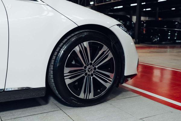 White Mercedes-Benz EQS 2023 in Riga, with an engine capacity of 0.00 L and mileage of 51 thousand km for 59900 €, photo 11 on AUTOMOTO.COM.LV
