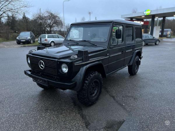 Black Mercedes-Benz G 300 1980 in Vilnius, with an engine capacity of 2.90 L and mileage of 53 thousand km for 18700 €, photo 3 on AUTOMOTO.COM.LV