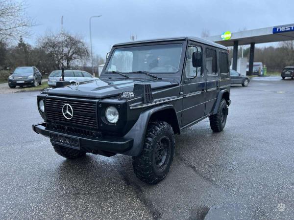 Black Mercedes-Benz G 300 1980 in Vilnius, with an engine capacity of 2.90 L and mileage of 53 thousand km for 18700 €, photo 4 on AUTOMOTO.COM.LV