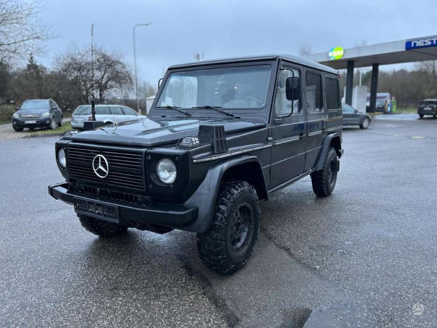 Black Mercedes-Benz G 300 1980 in Vilnius, with an engine capacity of 2.90 L and mileage of 53 thousand km for 18700 €, photo 4 on AUTOMOTO.COM.LV