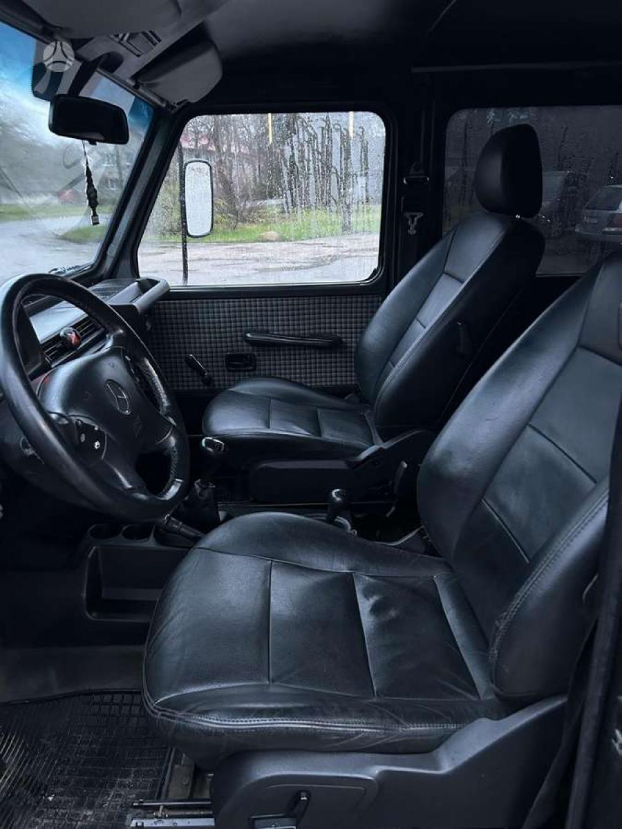 Black Mercedes-Benz G 300 1980 in Vilnius, with an engine capacity of 2.90 L and mileage of 53 thousand km for 18700 €, photo 8 on AUTOMOTO.COM.LV
