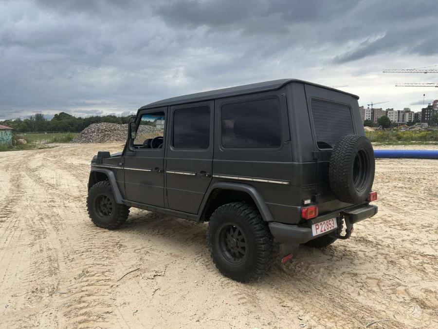 Black Mercedes-Benz G 300 1980 in Vilnius, with an engine capacity of 2.90 L and mileage of 53 thousand km for 18700 €, photo 12 on AUTOMOTO.COM.LV
