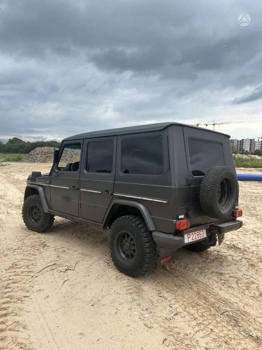 Black Mercedes-Benz G 300 1980 in Vilnius, with an engine capacity of 2.90 L and mileage of 53 thousand km for 18700 €, photo 14 on AUTOMOTO.COM.LV