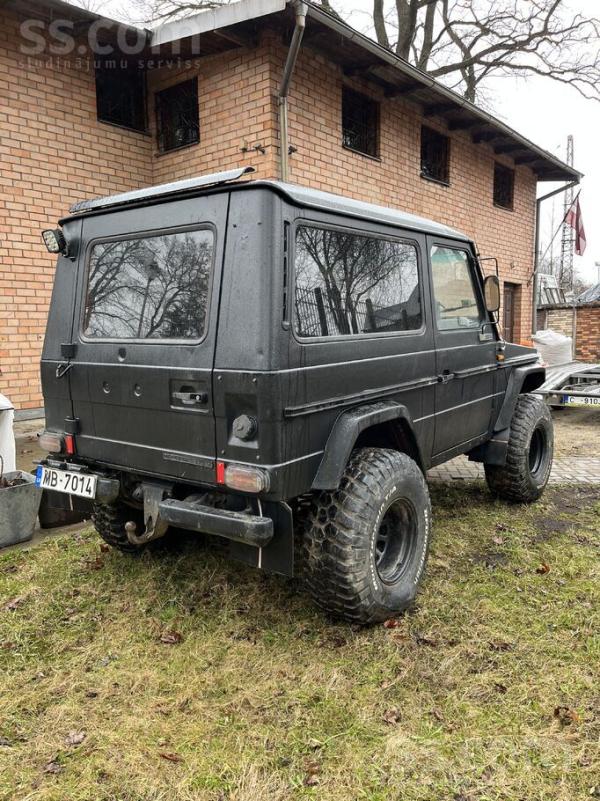Black Mercedes-Benz G 300 1982 in Riga, with an engine capacity of 3.00 L and mileage of 85 thousand km for 12500 €, photo 2 on AUTOMOTO.COM.LV
