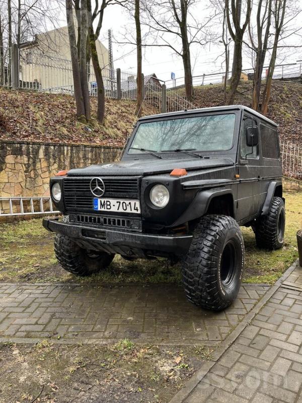 Black Mercedes-Benz G 300 1982 in Riga, with an engine capacity of 3.00 L and mileage of 85 thousand km for 12500 €, photo 4 on AUTOMOTO.COM.LV