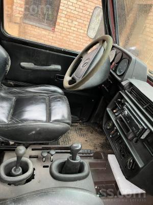 Black Mercedes-Benz G 300 1982 in Riga, with an engine capacity of 3.00 L and mileage of 85 thousand km for 12500 €, photo 6 on AUTOMOTO.COM.LV