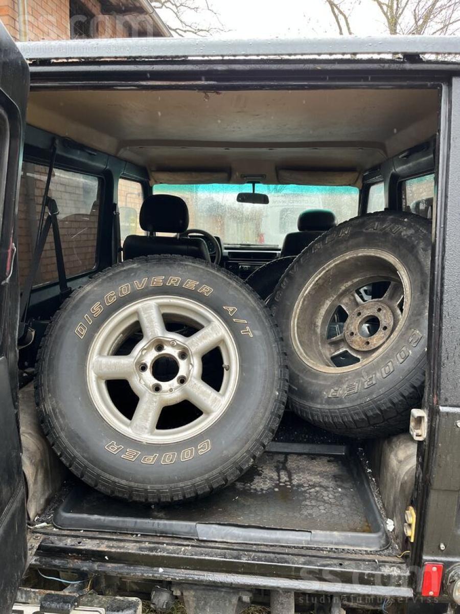 Black Mercedes-Benz G 300 1982 in Riga, with an engine capacity of 3.00 L and mileage of 85 thousand km for 12500 €, photo 7 on AUTOMOTO.COM.LV