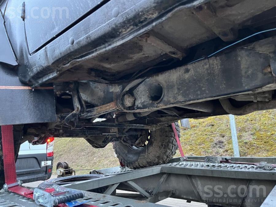 Black Mercedes-Benz G 300 1982 in Riga, with an engine capacity of 3.00 L and mileage of 85 thousand km for 12500 €, photo 8 on AUTOMOTO.COM.LV