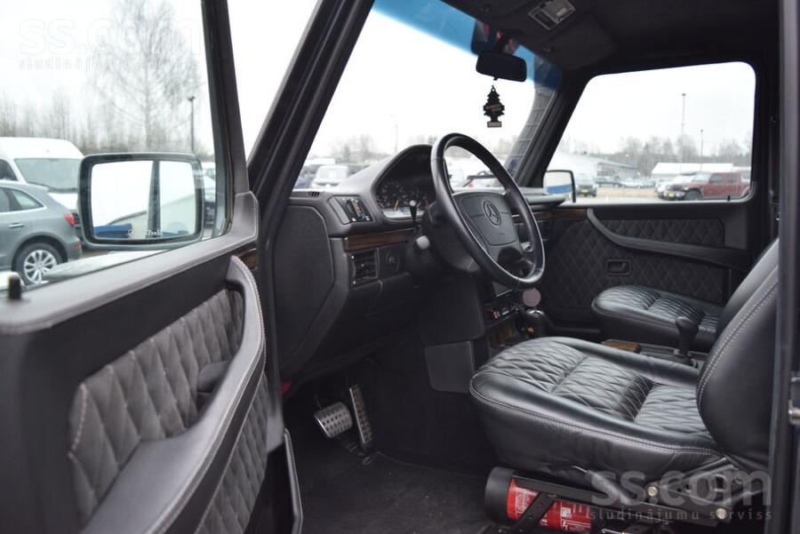 Black Mercedes-Benz G 300 1990 in Riga, with an engine capacity of 3.00 L and mileage of 396 thousand km for 35000 €, photo 3 on AUTOMOTO.COM.LV