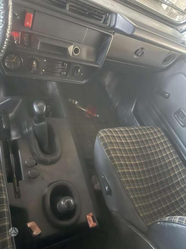 Melns Mercedes-Benz G 300 1986 Panevēža, ar dzinēja tilpumu 3.00 L un nobraukumu 150 tūkst. km par 15000 €, foto 2 vietnē AUTOMOTO.COM.LV