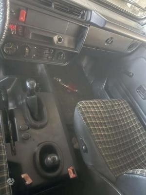 Melns Mercedes-Benz G 300 1986 Panevēža, ar dzinēja tilpumu 3.00 L un nobraukumu 150 tūkst. km par 15000 €, foto 3 vietnē AUTOMOTO.COM.LV