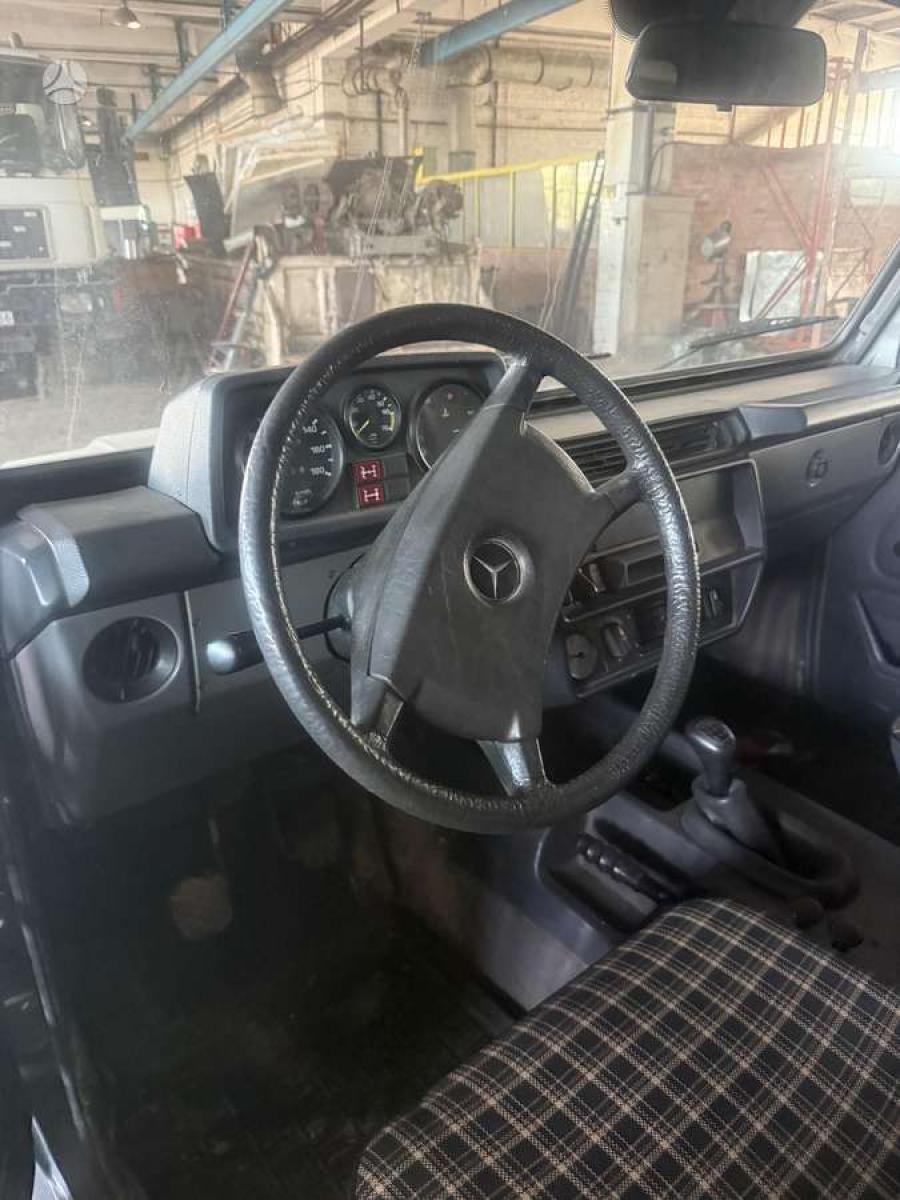 Melns Mercedes-Benz G 300 1986 Panevēža, ar dzinēja tilpumu 3.00 L un nobraukumu 150 tūkst. km par 15000 €, foto 4 vietnē AUTOMOTO.COM.LV