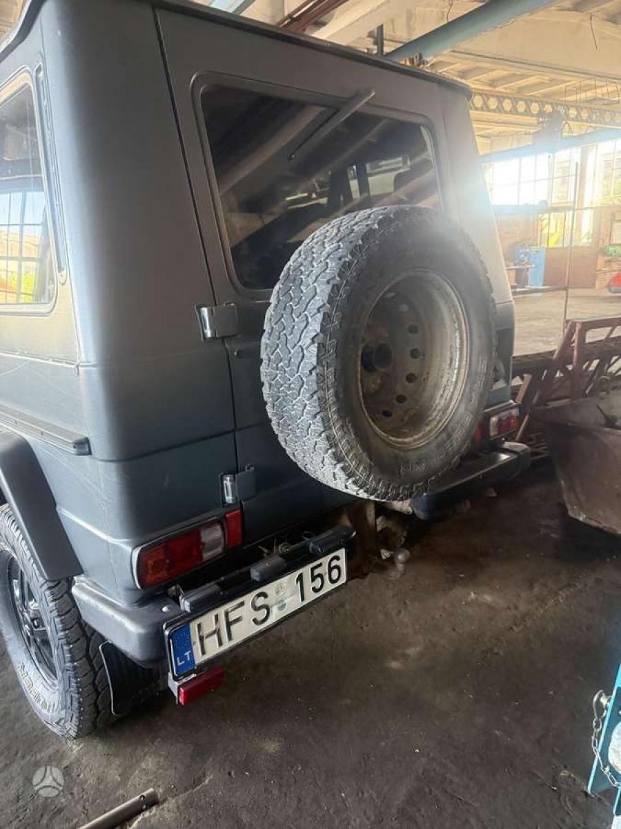 Melns Mercedes-Benz G 300 1986 Panevēža, ar dzinēja tilpumu 3.00 L un nobraukumu 150 tūkst. km par 15000 €, foto 5 vietnē AUTOMOTO.COM.LV