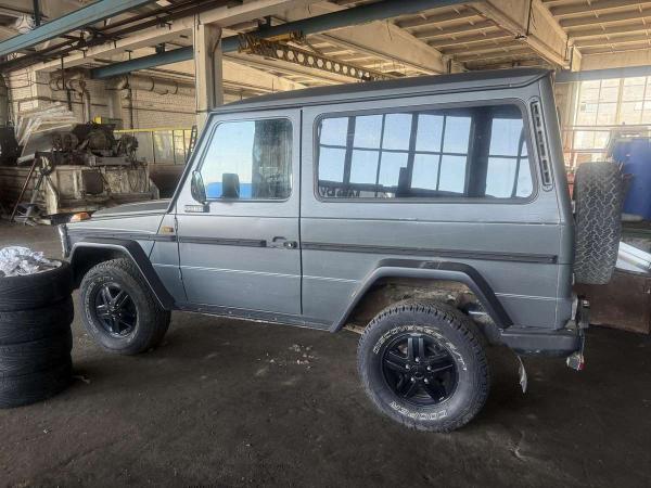 Melns Mercedes-Benz G 300 1986 Panevēža, ar dzinēja tilpumu 3.00 L un nobraukumu 150 tūkst. km par 15000 €, foto 5 vietnē AUTOMOTO.COM.LV