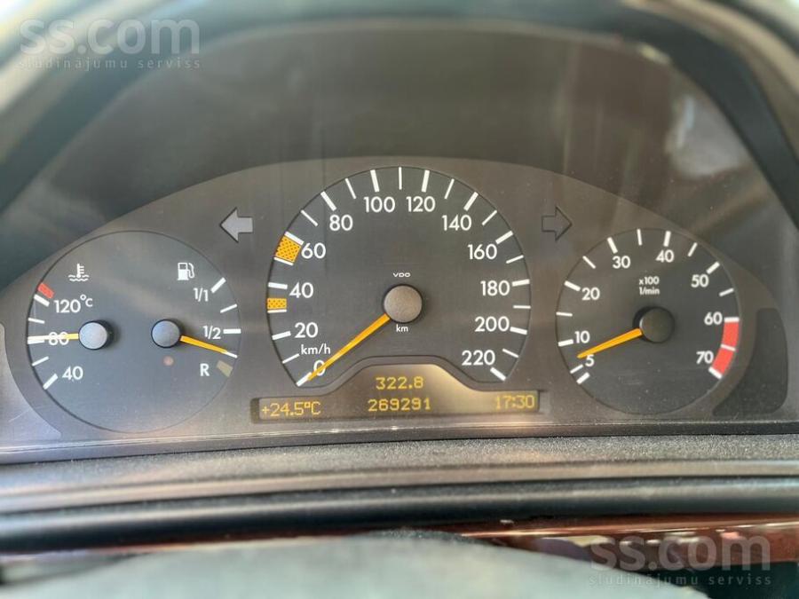 Grey Mercedes-Benz G 320 1998 in Riga, with an engine capacity of 3.20 L and mileage of 273 thousand km for 25700 €, photo 15 on AUTOMOTO.COM.LV