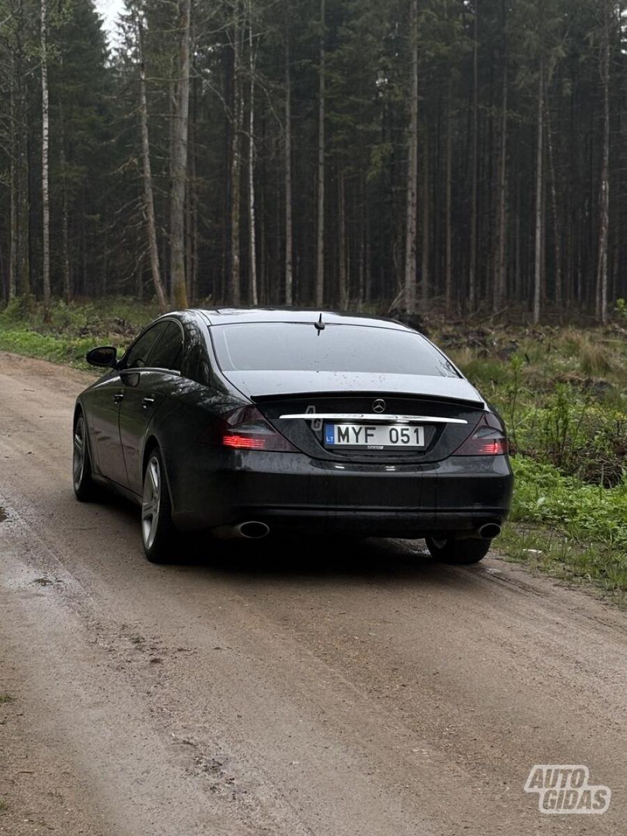 Черный Мерседес Г 350 2005 в Таураге, объемом двигателя 3.50 л и пробегом 313 тыс. км за 4500 €, фото 1 на AUTOMOTO.COM.LV
